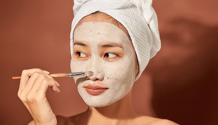 5 DIY Ways To Use Volcanic Ash Clay for Skin