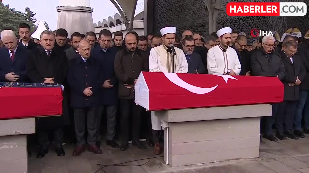 Fenerbahçeli Vedia Nil Apak ve Annesi Yangında Hayatını Kaybetti