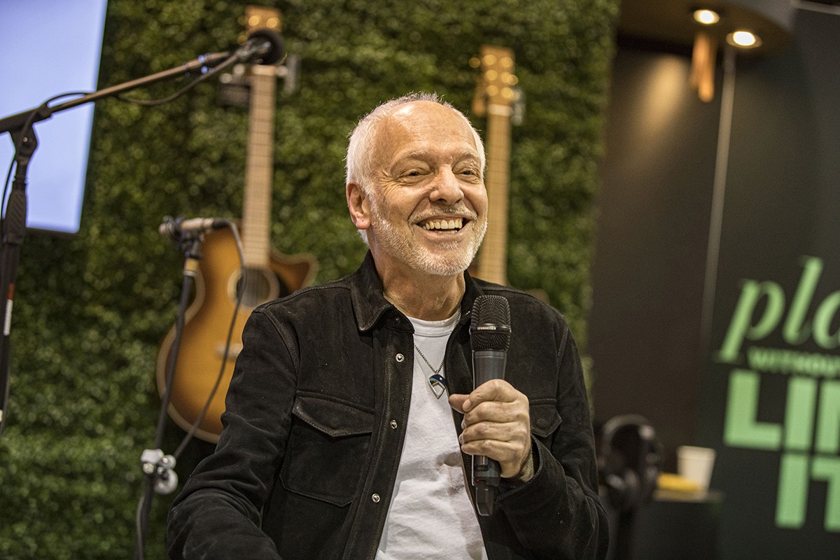 Peter Frampton makes surprise appearance at Martin Guitar's NAMM booth ...