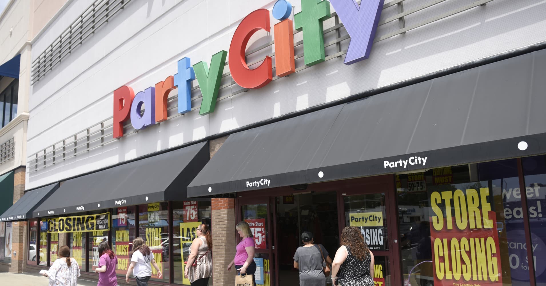 Store closures hit highest level since pandemic — see who is shutting ...