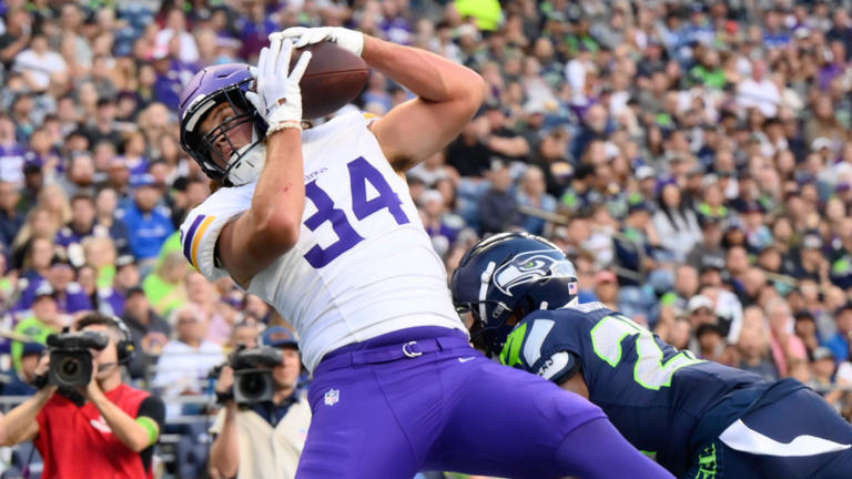 Eagles Poach $2 Million Vikings Pass-Catcher for Super Bowl Run