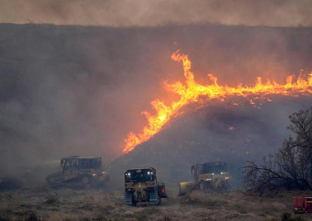 Hughes Fire in LA County burns 10,000 acres, evacuations lifted as ...