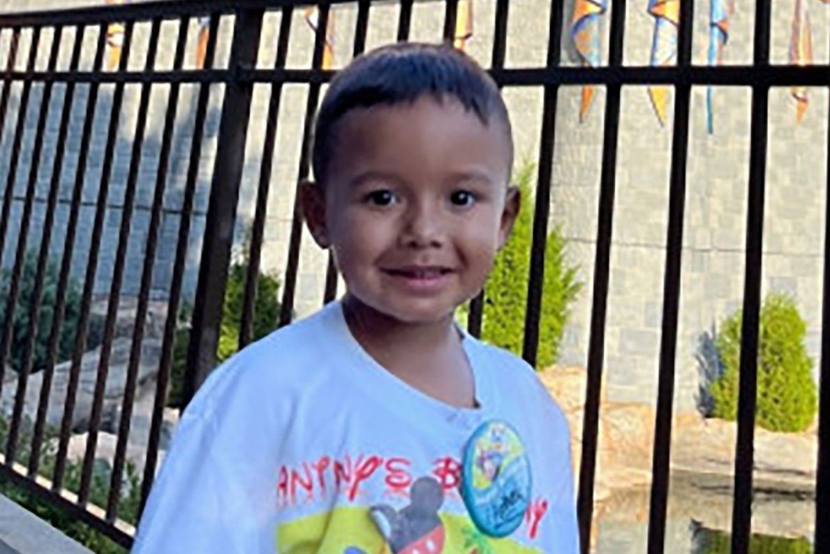 Madre enfrenta cargos por muerte de su hijo de 3 años, quien se ahogó ...