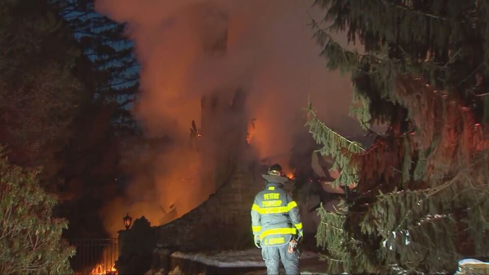 Video 1 dead, 4 injured, including 2 police officers, in Upper St ...