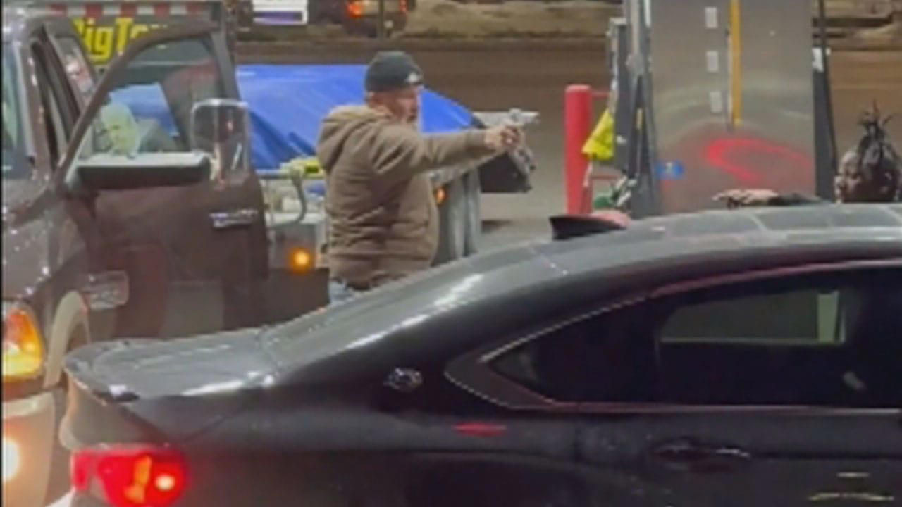 Man arrested after pointing gun at woman at gas station Man arrested after pointing gun at woman at gas station