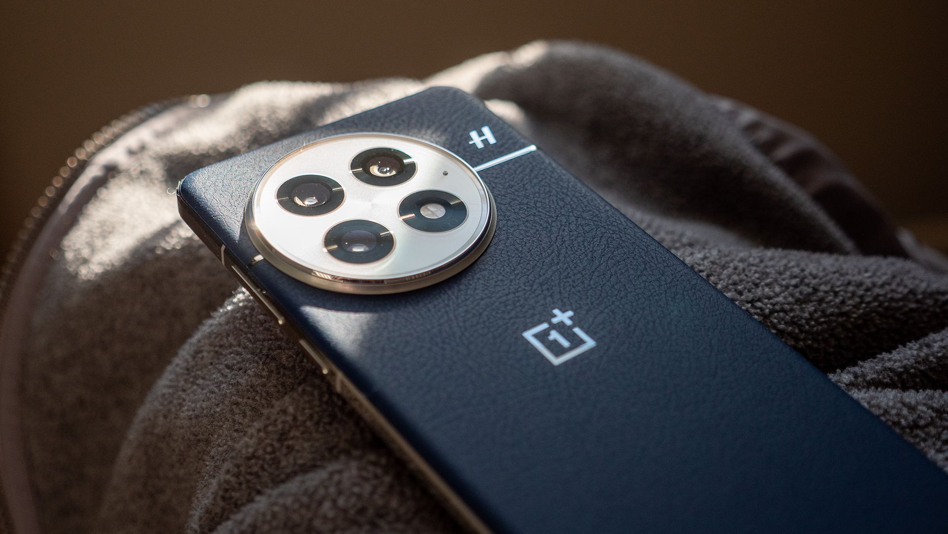 Another OnePlus 13 update expands its AI translations and fixes bugs