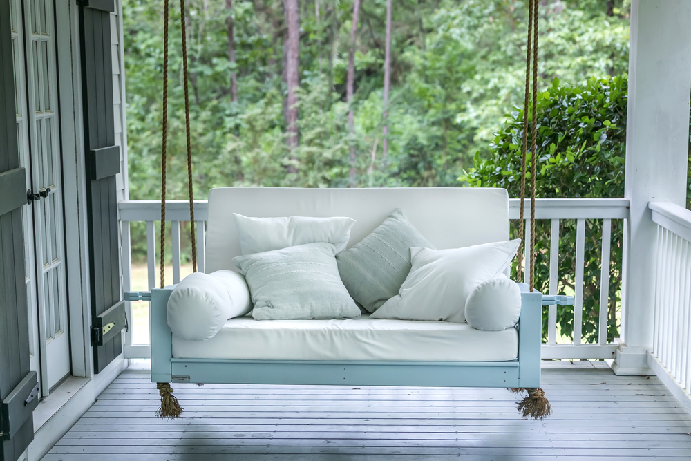 Porch decor ideas for southern charm