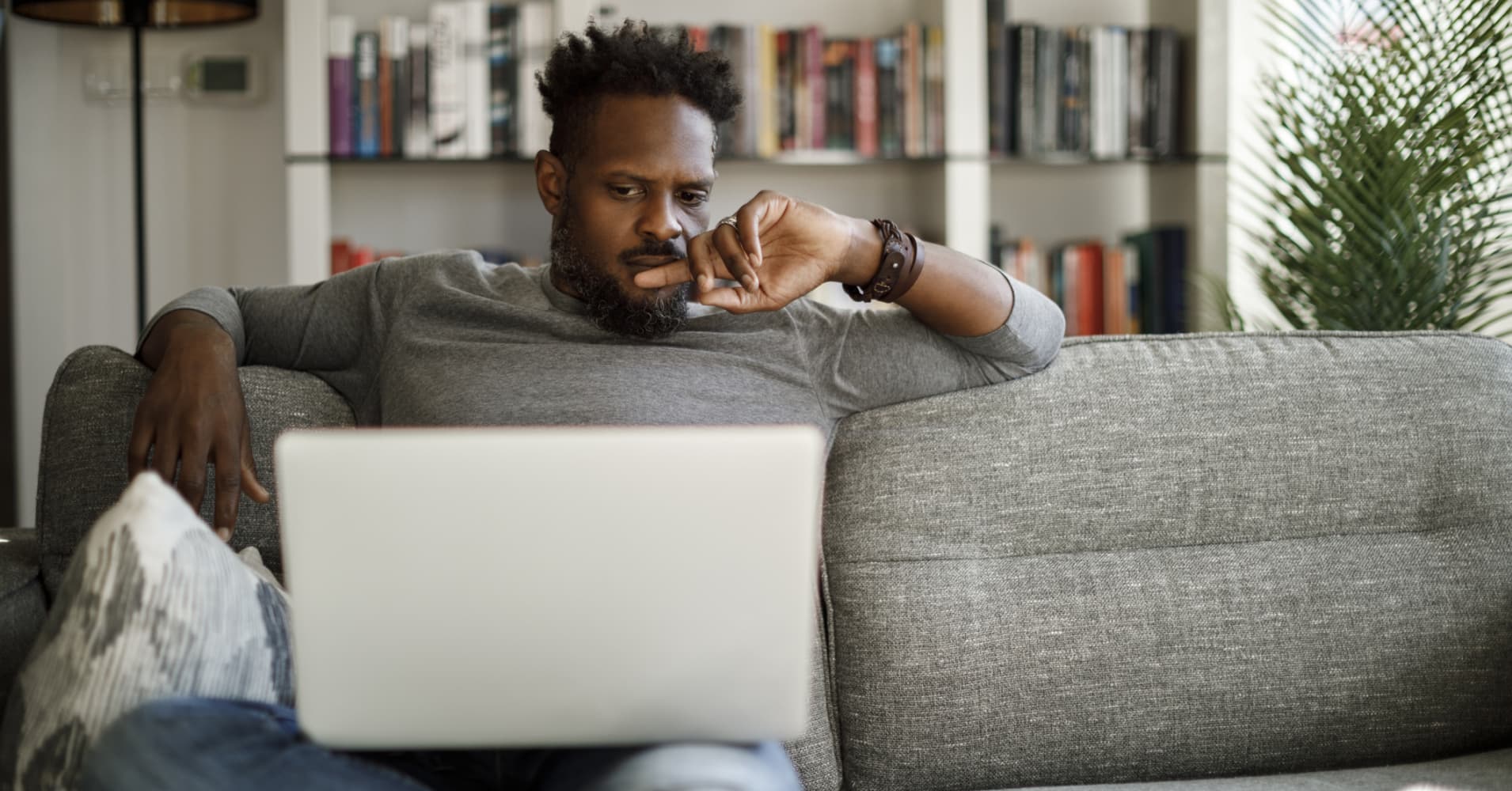 On LinkedIn, 220 million people are 'open to work.' Recruiters weigh in ...