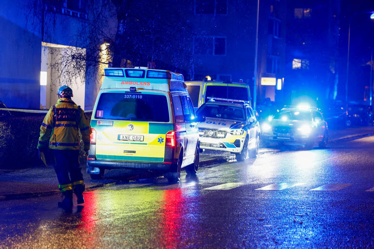 Minst en till sjukhus efter explosion i Stockholm