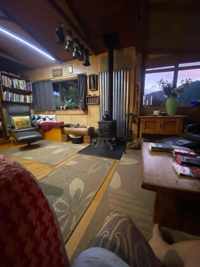 Off-grid homeowner shares breathtaking images of 'amazing' remote cabin ...