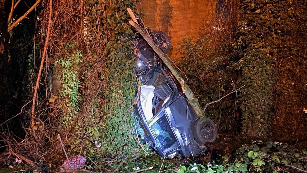 Driver unharmed after 40-foot fall off I-5 ramp in Seattle