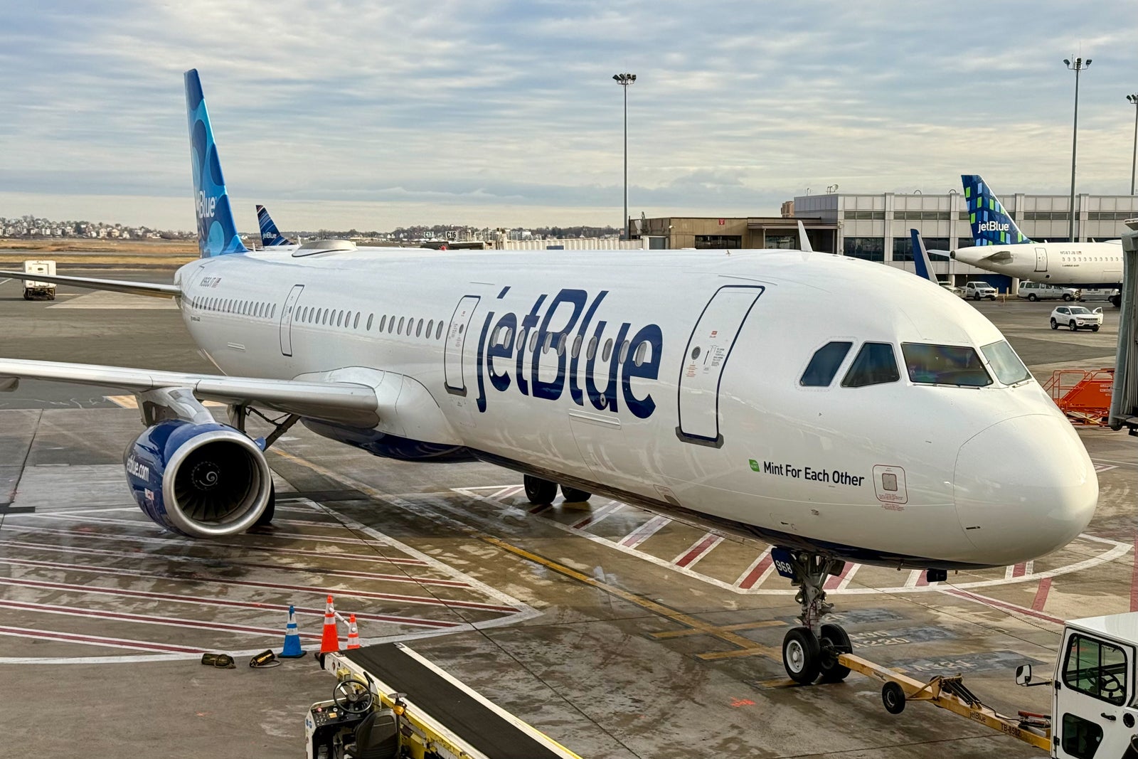 JetBlue's 'immense change': First class, lounges and credit card ...