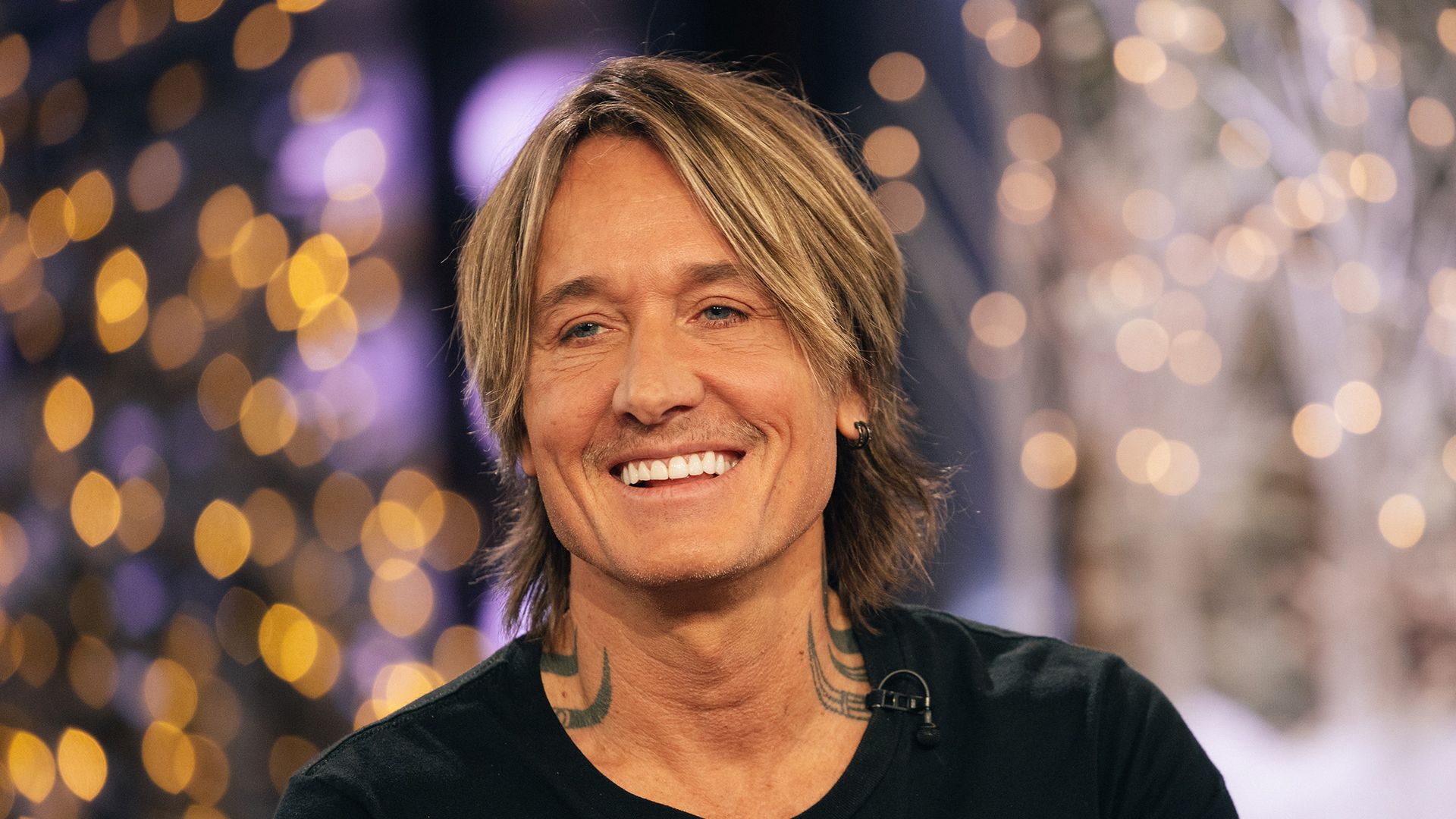 Keith Urban makes surprise solo appearance in his hometown ahead of ...