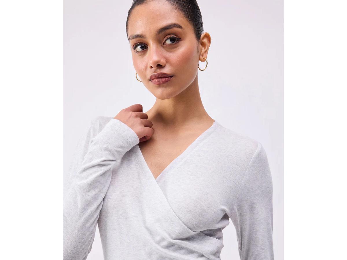 Slay Effortlessly With These 8 Tops To Pair With Baggy High-Rise Jeans