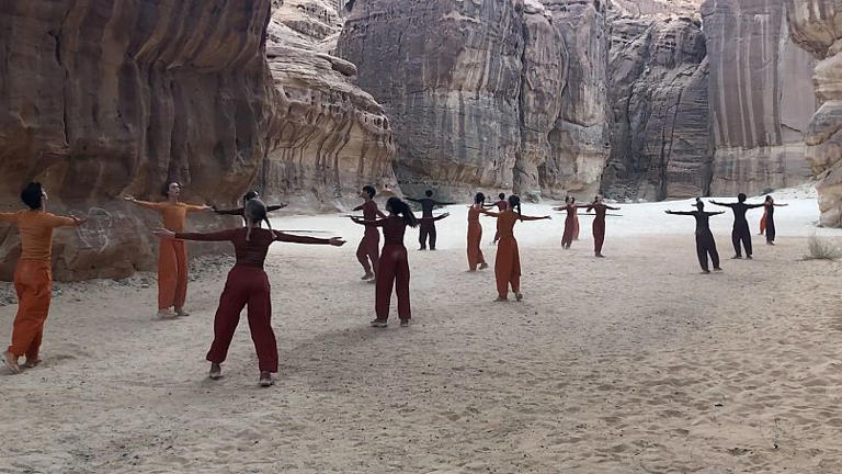 Dancing in the sands: Noé Soulier’s nomadic choreography transforms ...