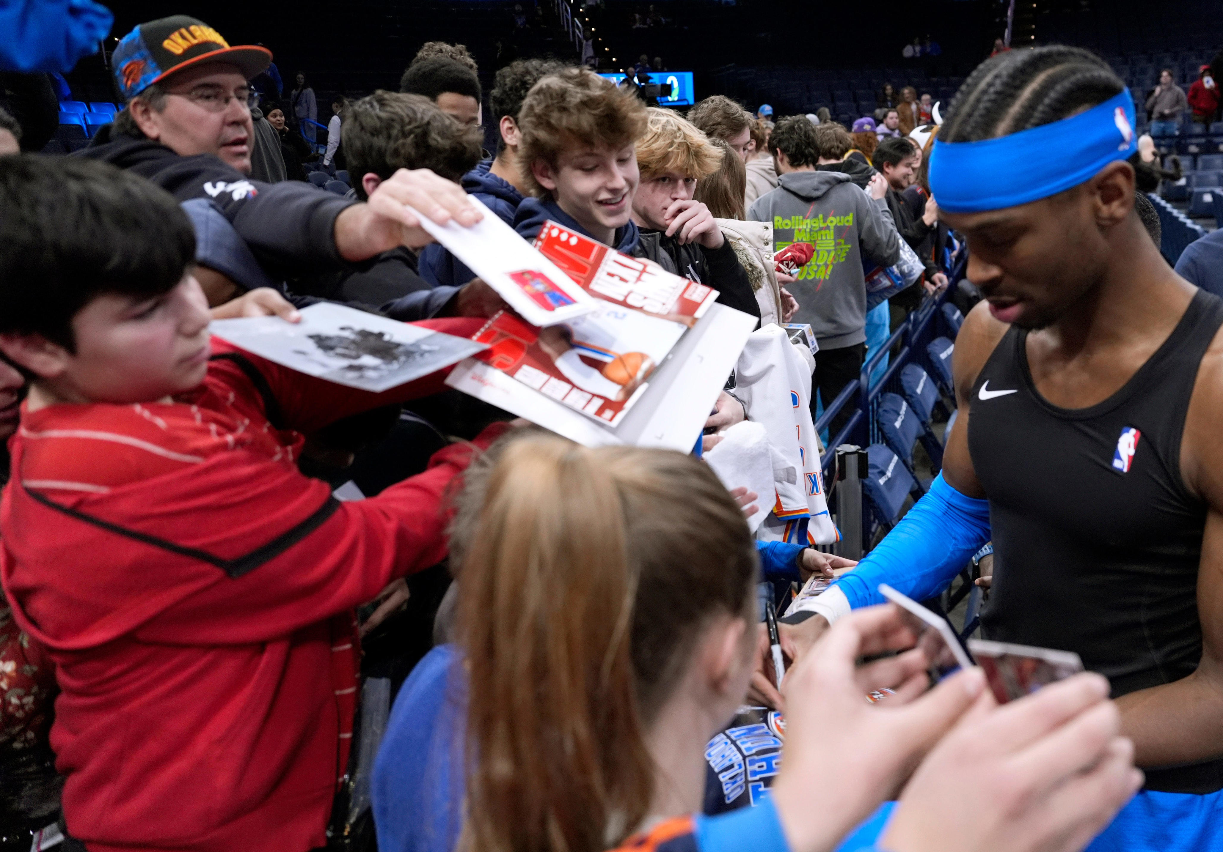 OKC Thunder star Shai Gilgeous-Alexander leads NBA in autograph signing ...