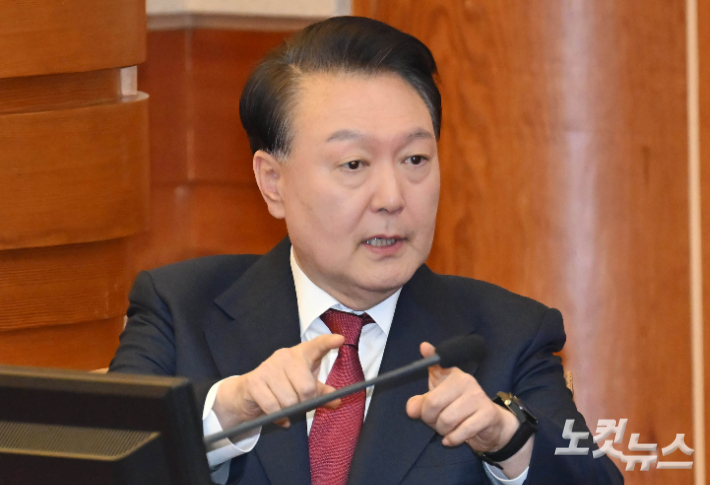 北, 尹 탄핵 상세 보도 "죄수복 번호 '0010' 초췌한 모습"