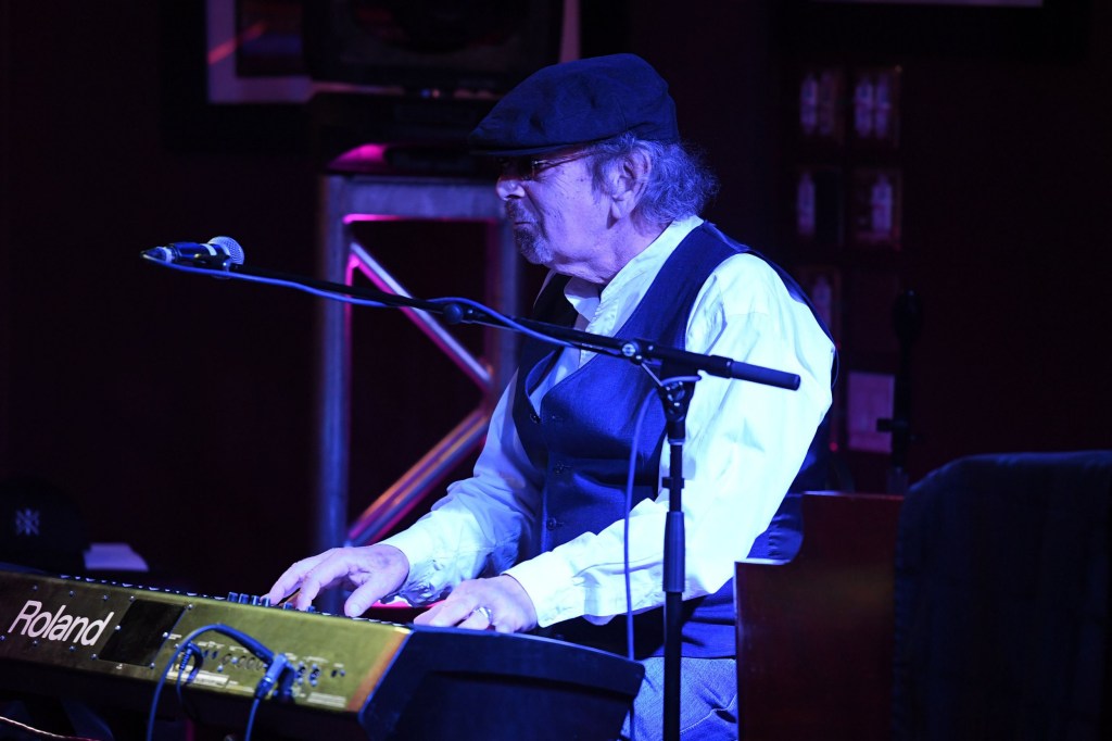Bob Dylan’s iconic keyboardist dies at 83