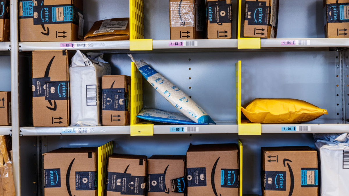 Amazon's 'Easy to Use' Electric Car Jack Is on Sale for $50