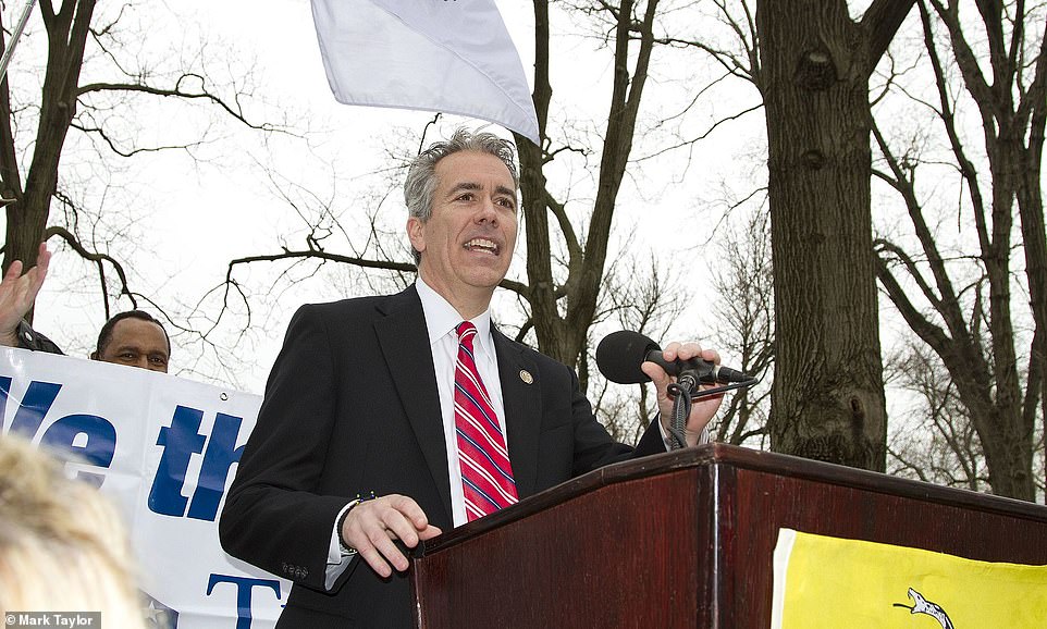 CNN guest goes nuclear on 'cowardly' network bosses