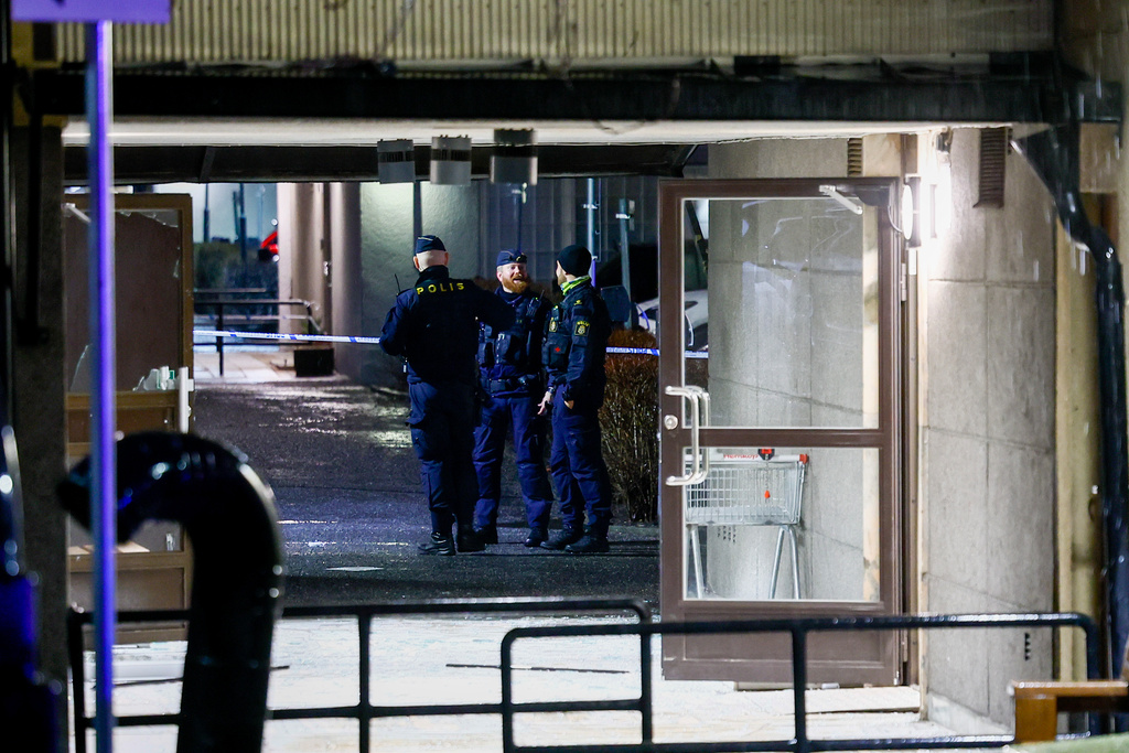 En allvarligt skadad efter explosion i Farsta