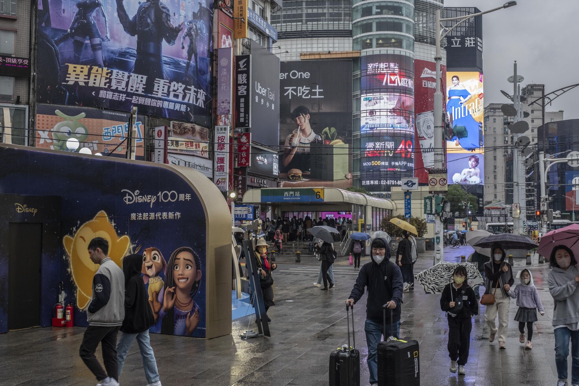 Taiwan’s Fastest Growth in Three Years Tempered by Trump Risk