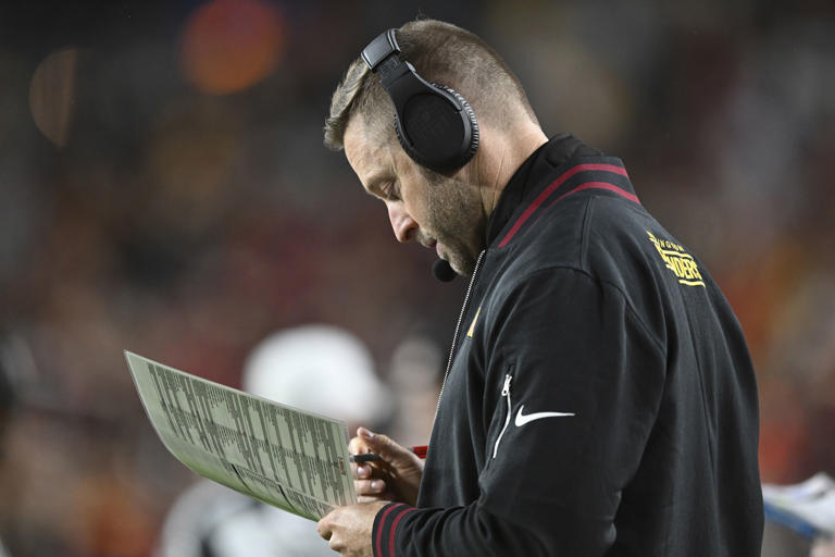 Kliff Kingsbury doesn’t dictate his offense. It’s a conversation.