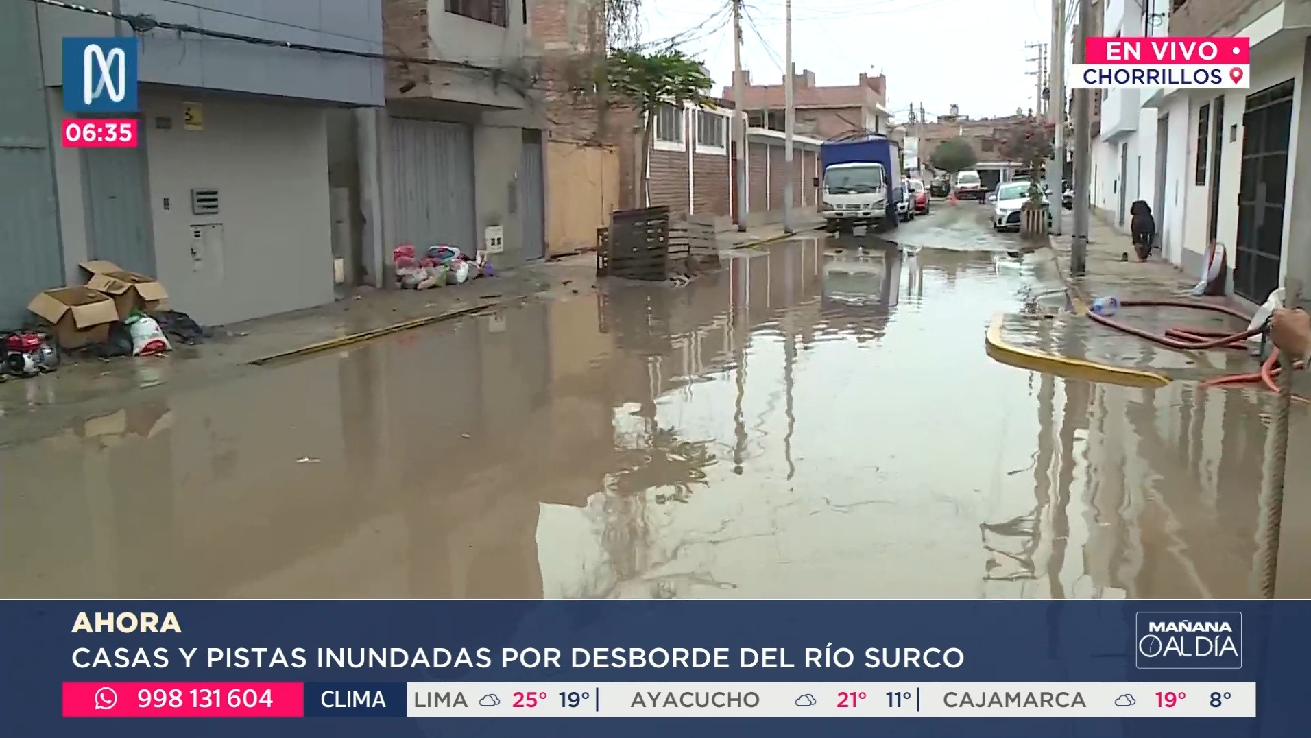 Casas y pistas inundadas por desborde de río Surco en Chorrillos