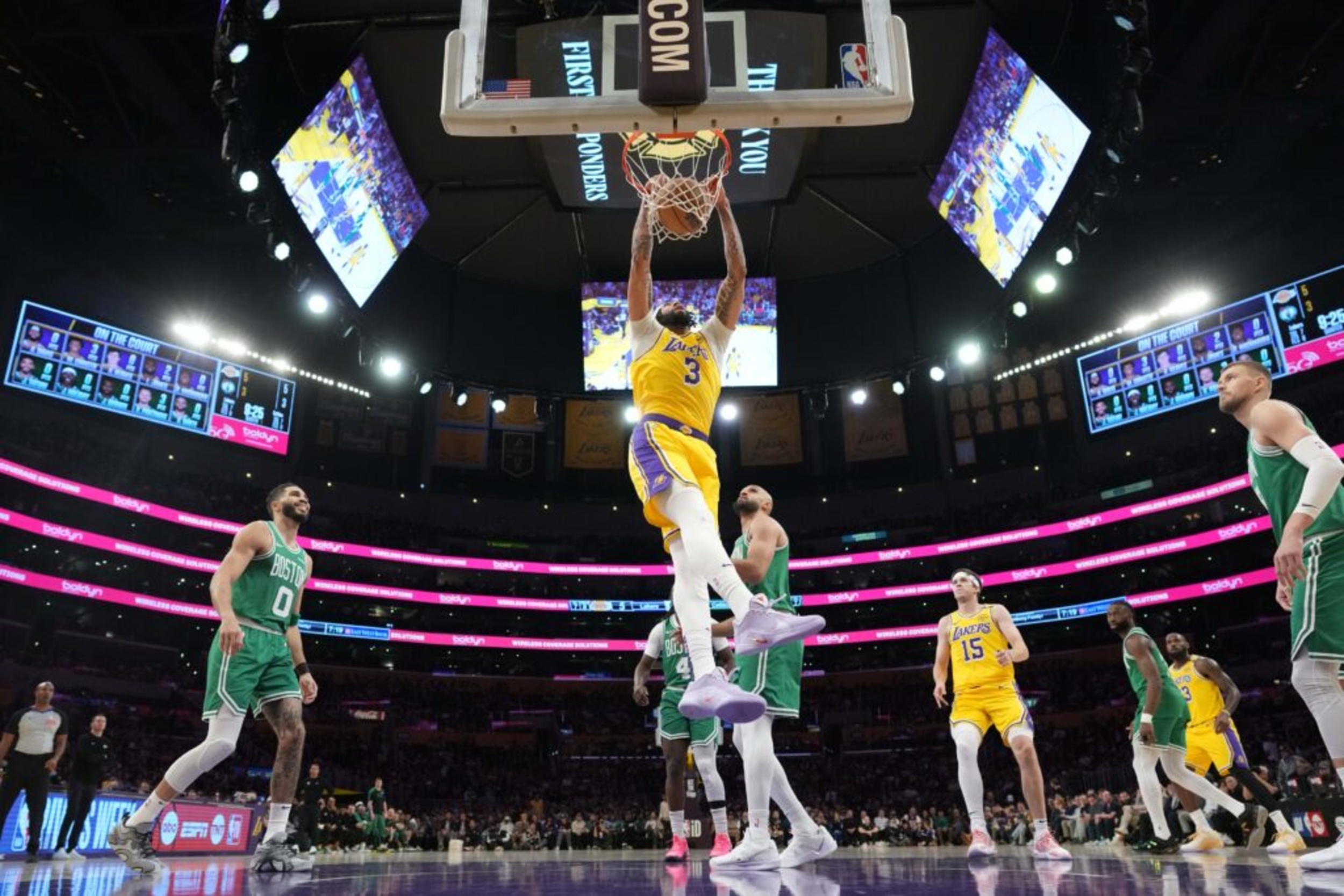 Lakers, Davis Far From Same Page on Trade Deadline Desires