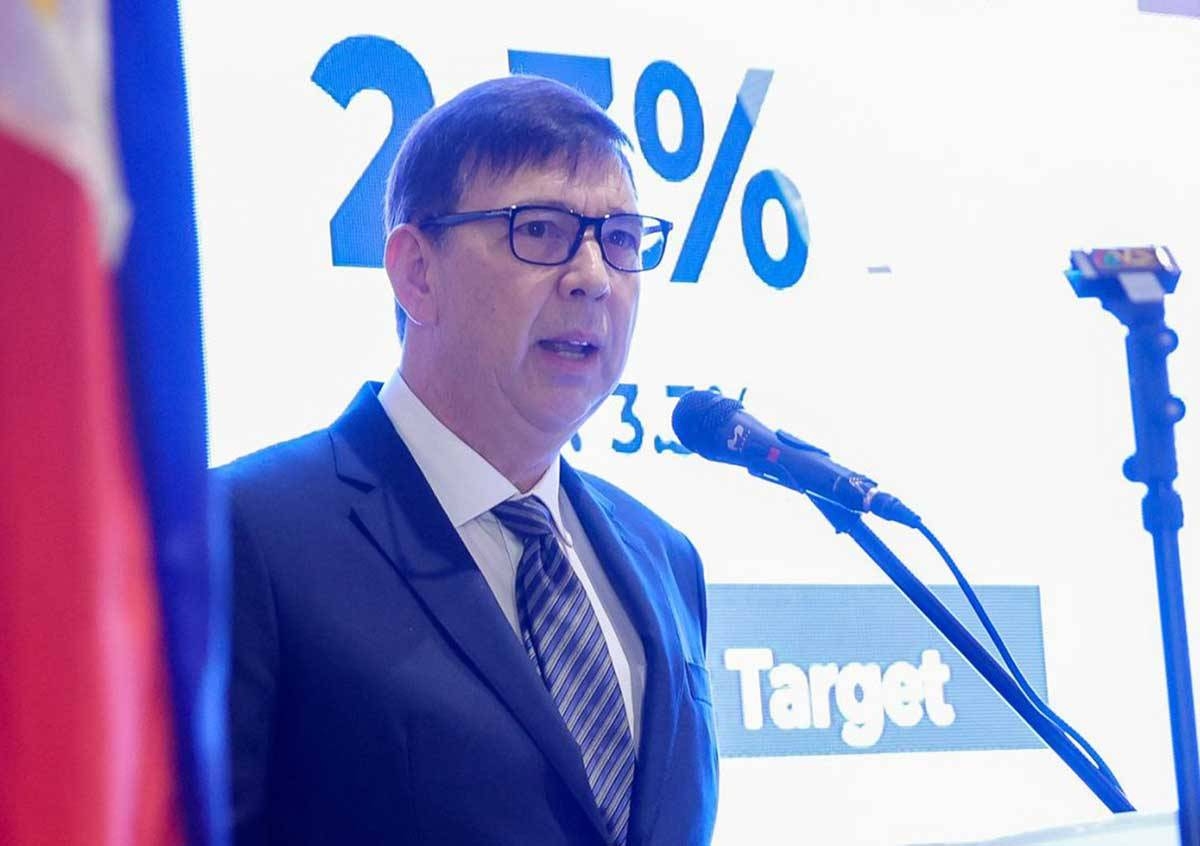 Another Cabinet official says growth goal missed