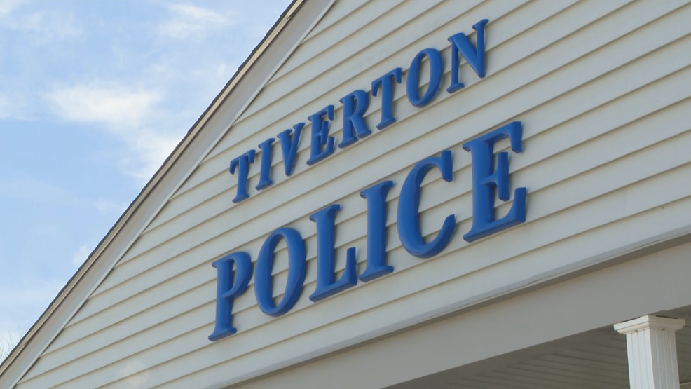 Bicyclist injured after collision with vehicle in Tiverton
