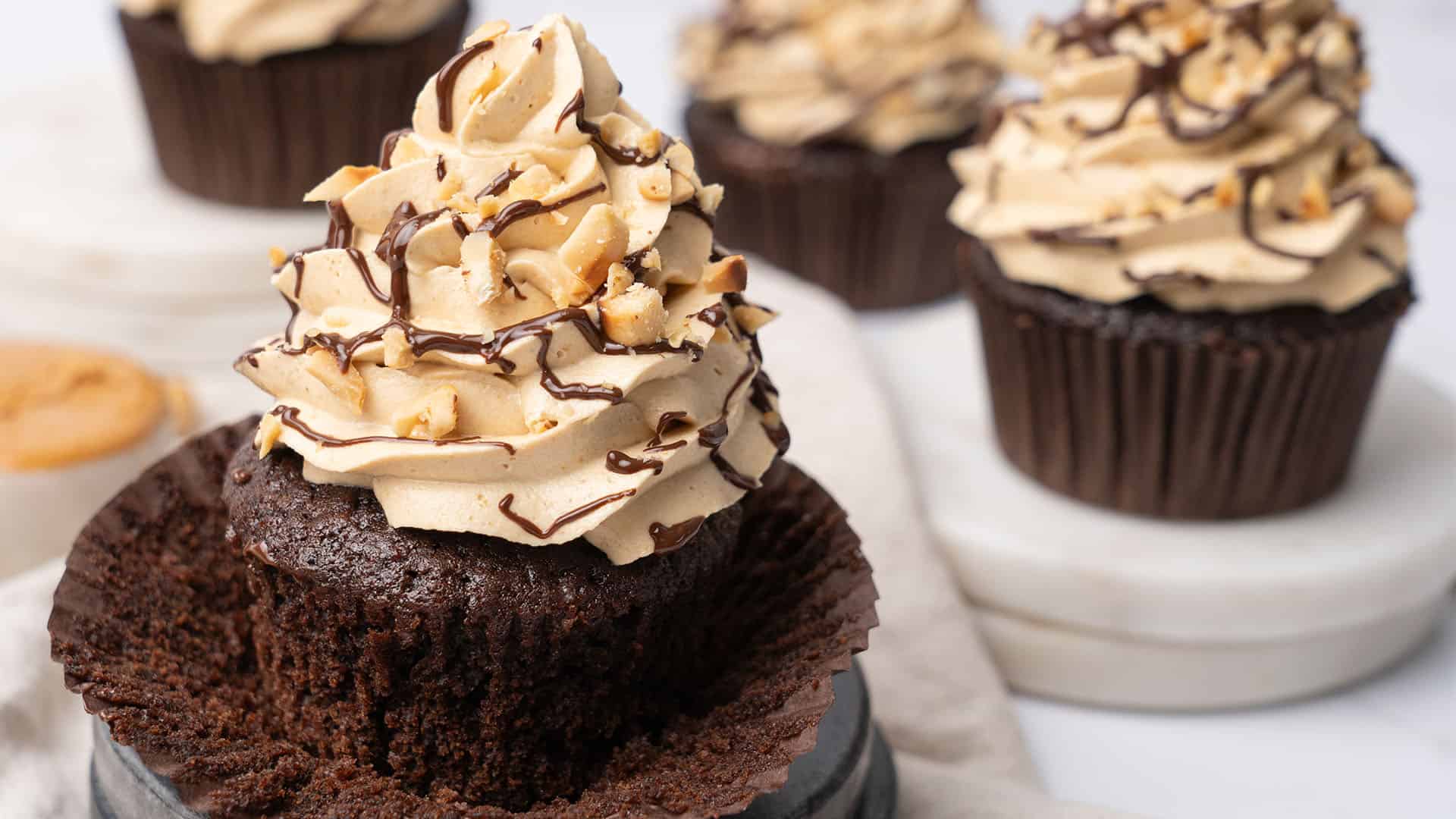 23 Over the Top Cupcakes That Look and Taste Totally Professional
