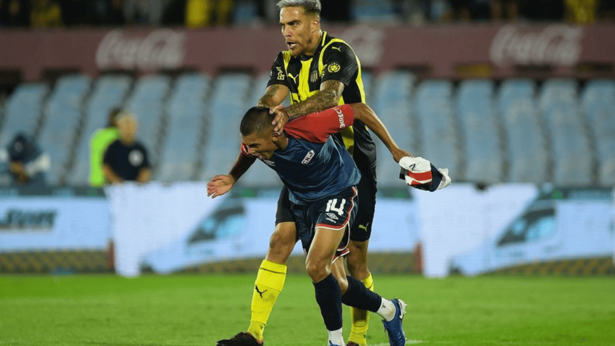 Javier Méndez rompió el silencio tras su agresión al juvenil Agustín dos Santos