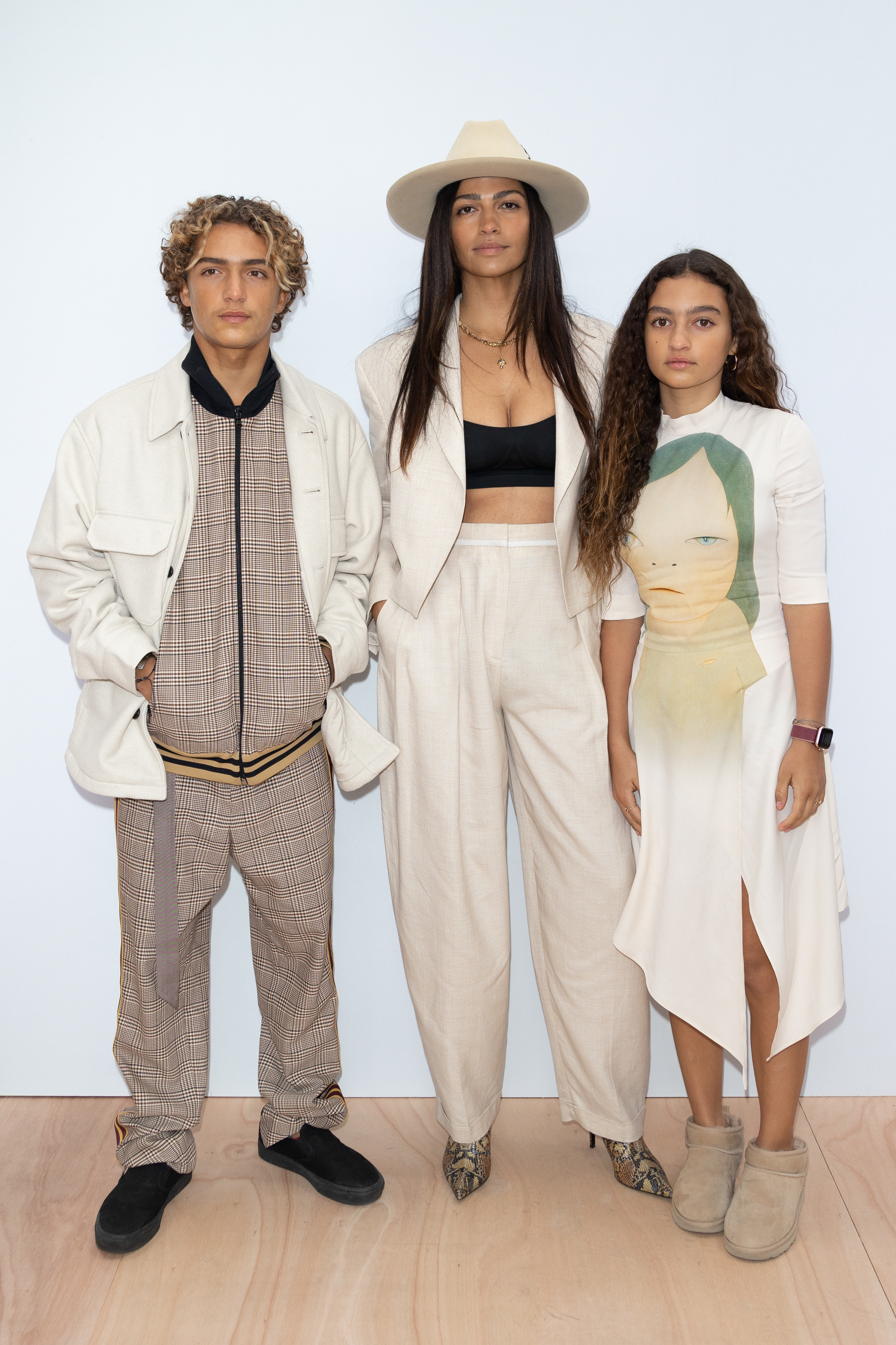 Matthew McConaughey’s daughter Vida, 15, is mom Camila Alves’ twin at ...