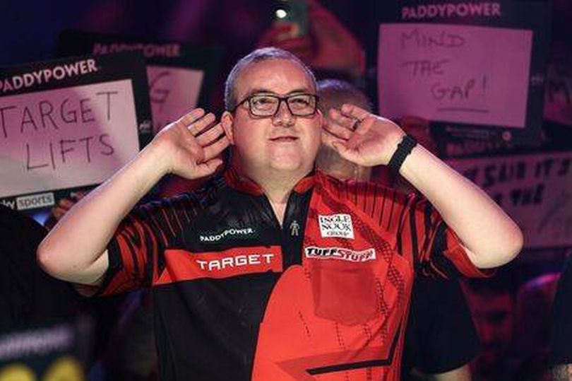 Darts star slams Stephen Bunting's on-stage behaviour – 'he believes he ...