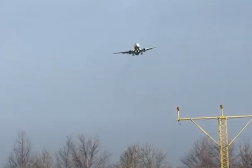 Moment flight forced to abort Manchester Airport landing in 60mph Storm ...