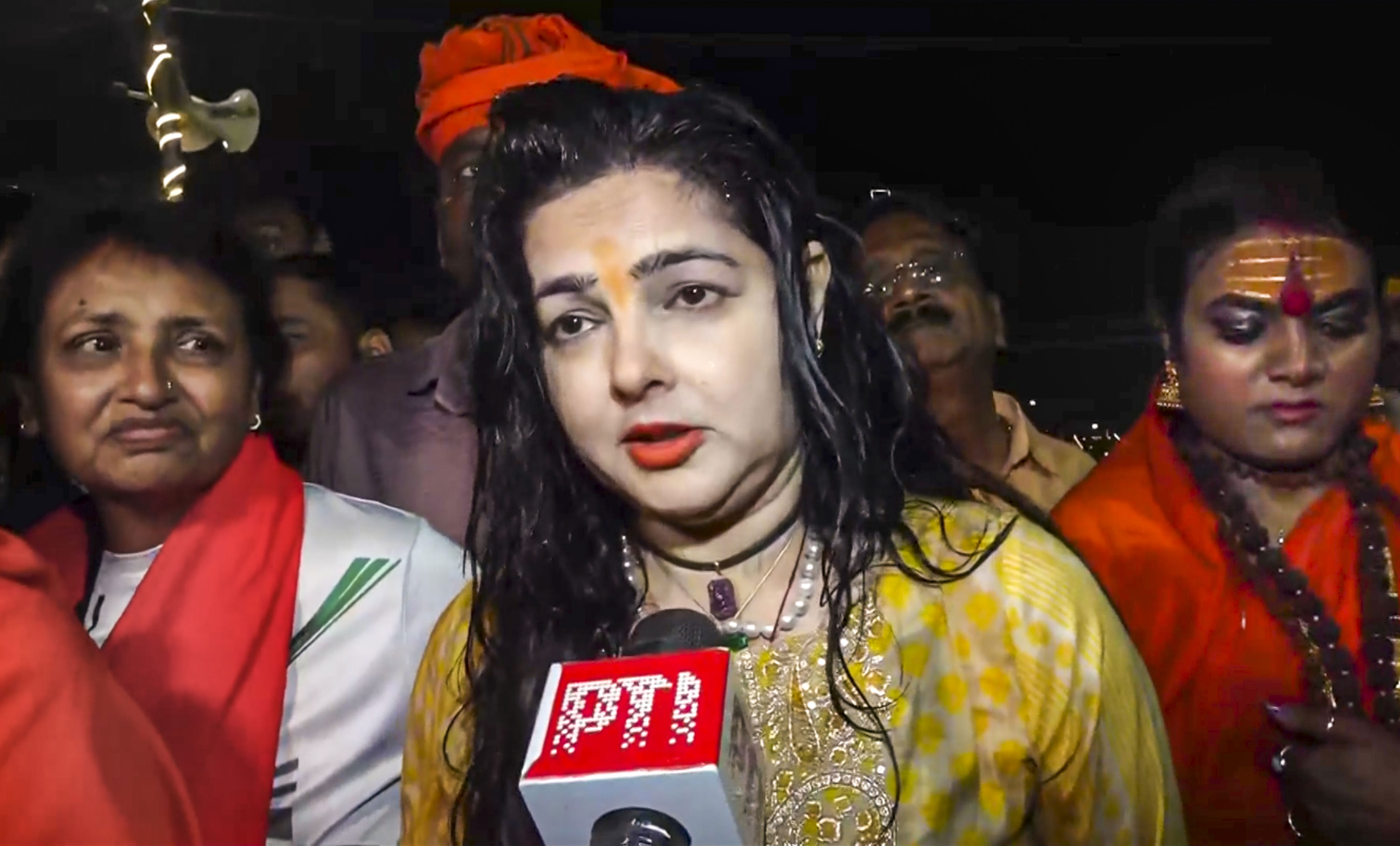 Maha Kumbh: Actor Mamta Kulkarni renounces worldly life, becomes Mai ...