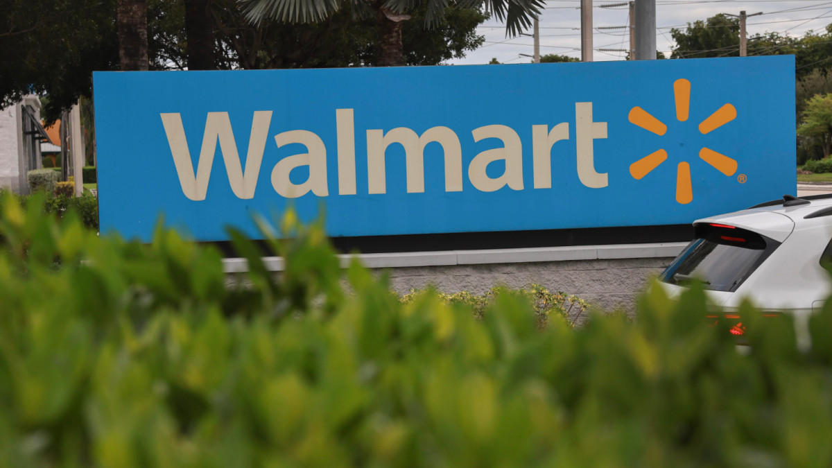 Walmart Has a 'Luxurious' $300 Porch Chair for $119 That Looks Just ...