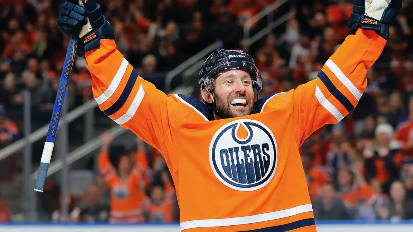 Free agent Sam Gagner signs new contract!