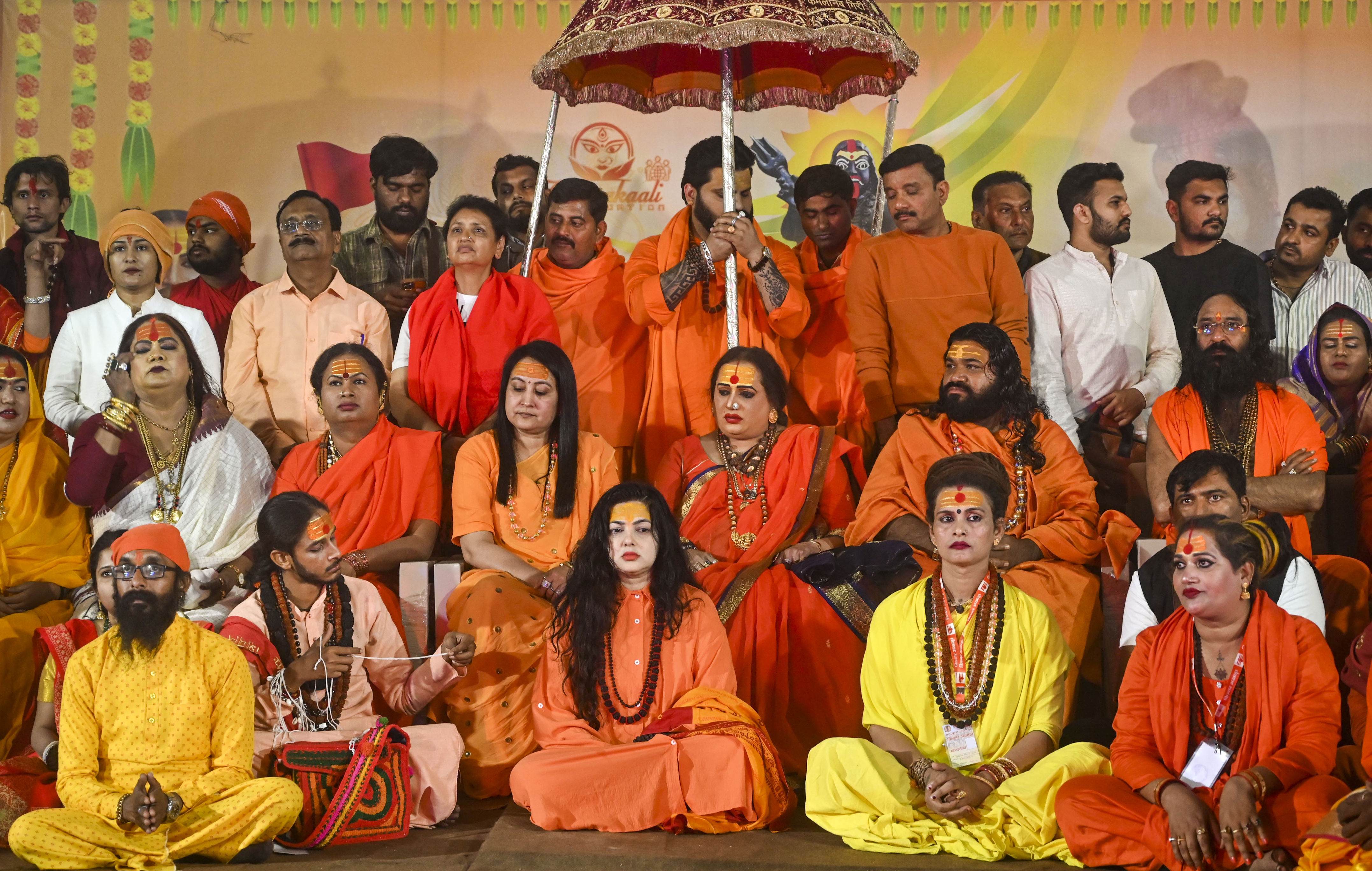 Maha Kumbh: Actor Mamta Kulkarni renounces worldly life, becomes Mai ...