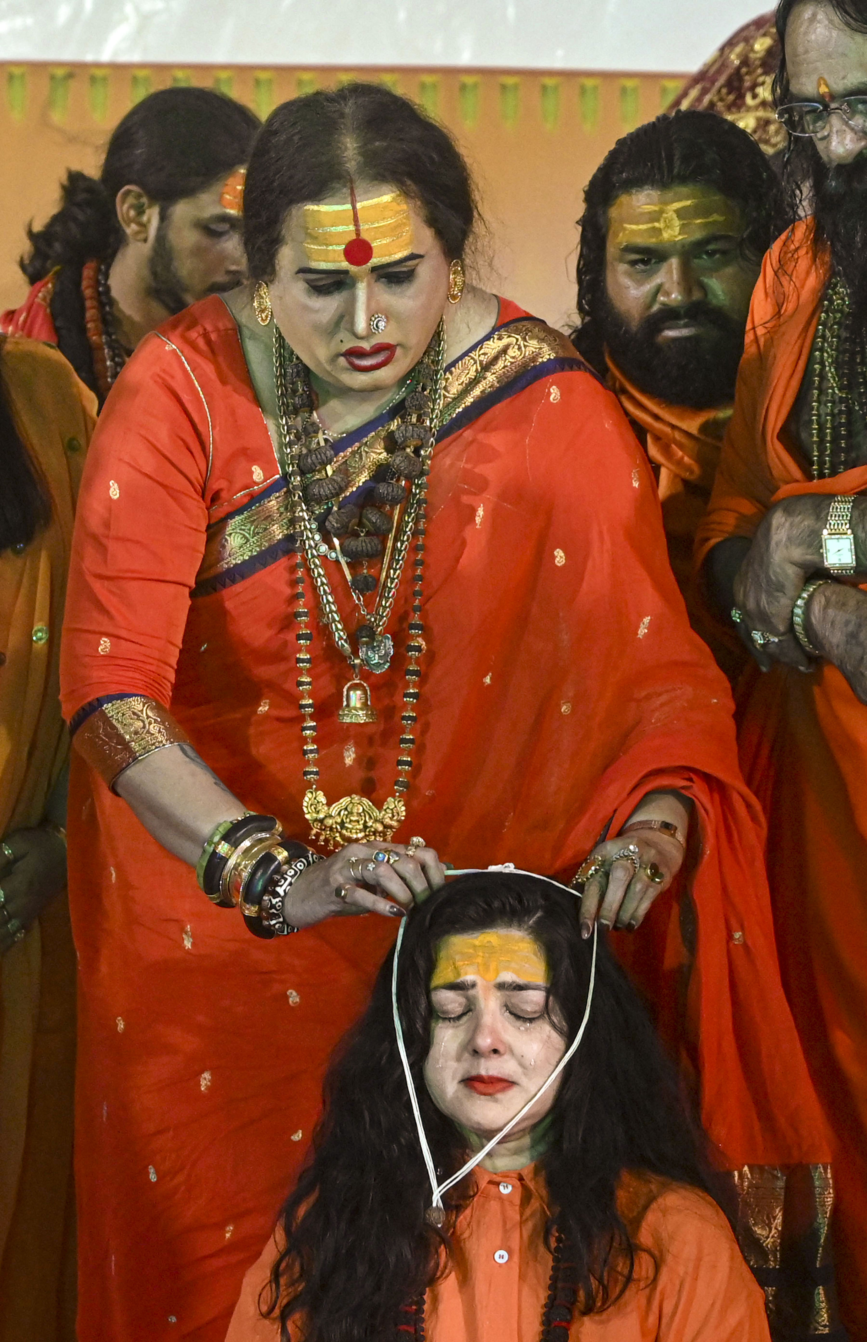 Maha Kumbh: Actor Mamta Kulkarni renounces worldly life, becomes Mai ...