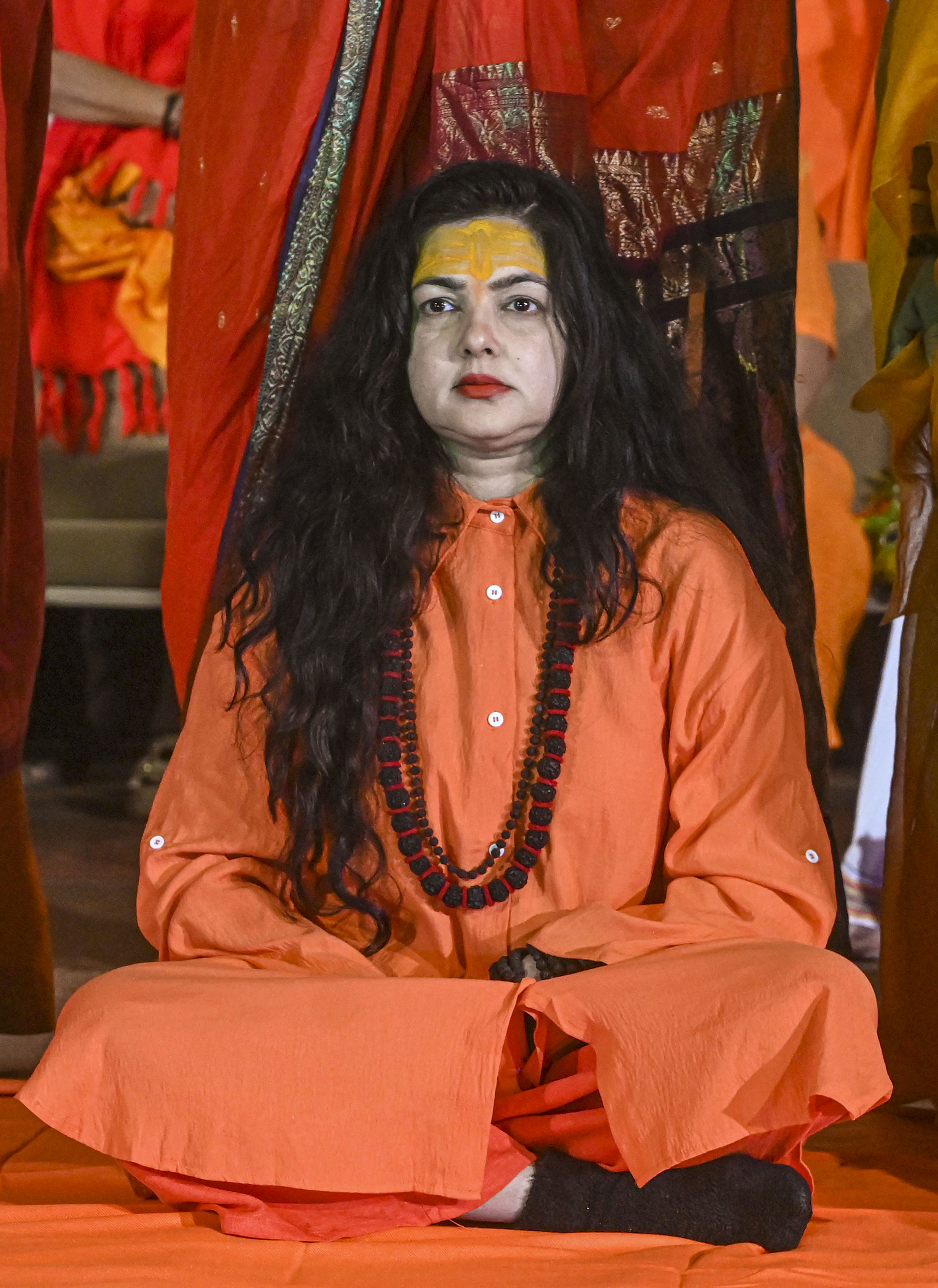 Maha Kumbh: Actor Mamta Kulkarni renounces worldly life, becomes Mai ...