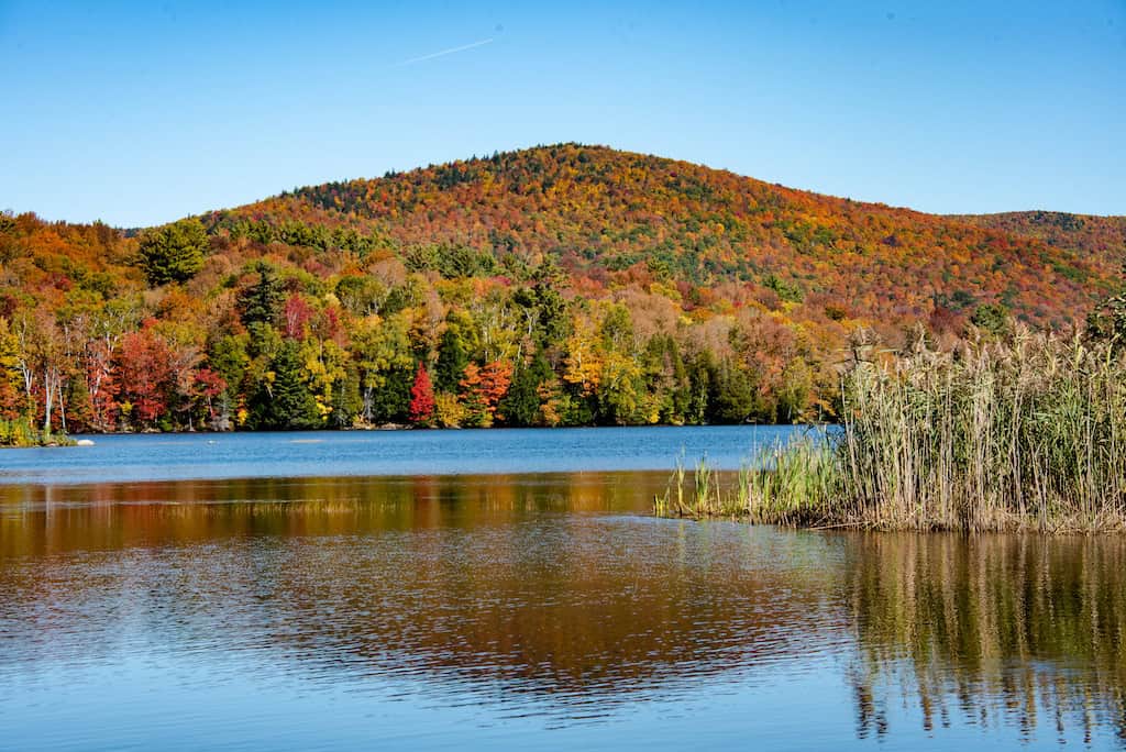 30 Beautiful Places in Vermont to See Autumn in all its Glory
