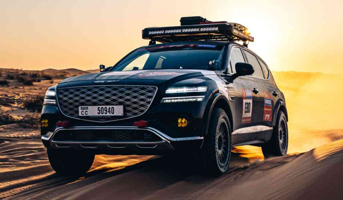 A Genesis bemutatja a GV80 Desert Edition-t Jacky Ickx 80. születésnapja tiszteletére