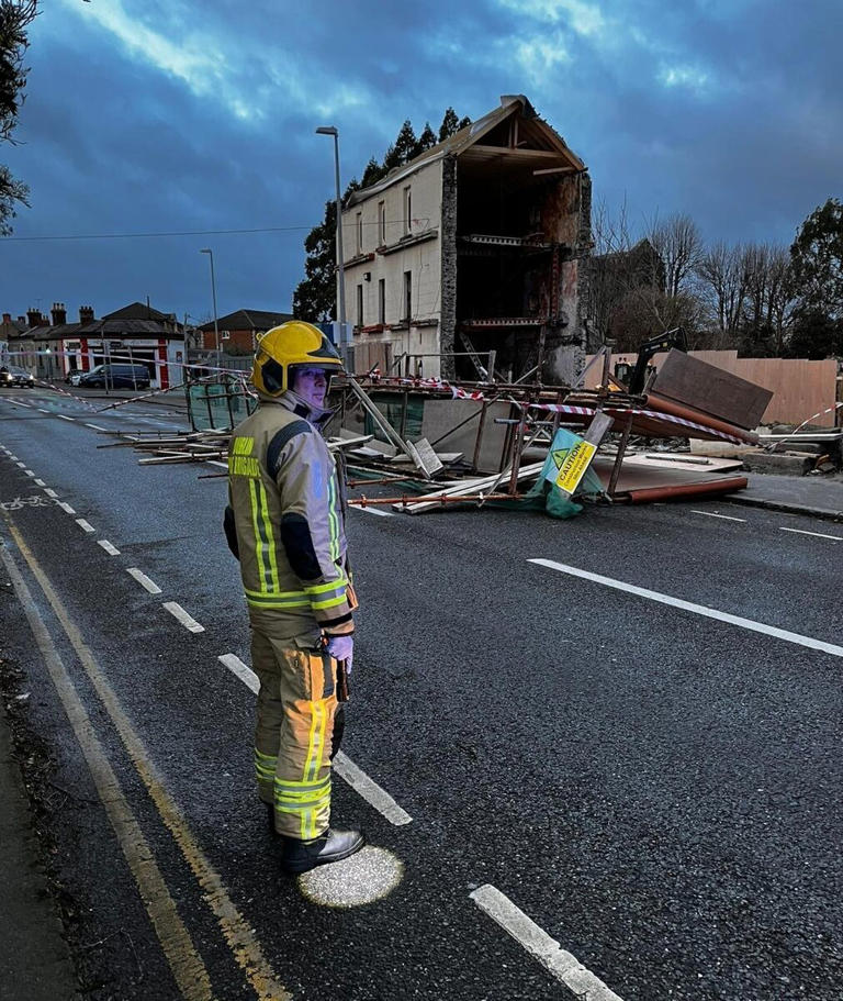 Storm Éowyn LIVE: 625,000 remain without power as ESB warns full ...