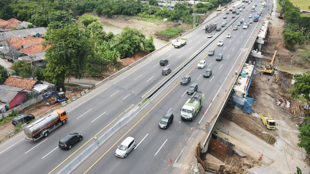 Perlu Tahu, Bus dan Truk Wajib Geser Lajur Paling Kiri Ketika Masuk ...