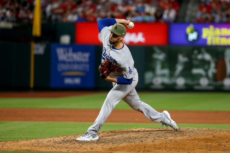 Former Dodgers Pitcher Announces Retirement