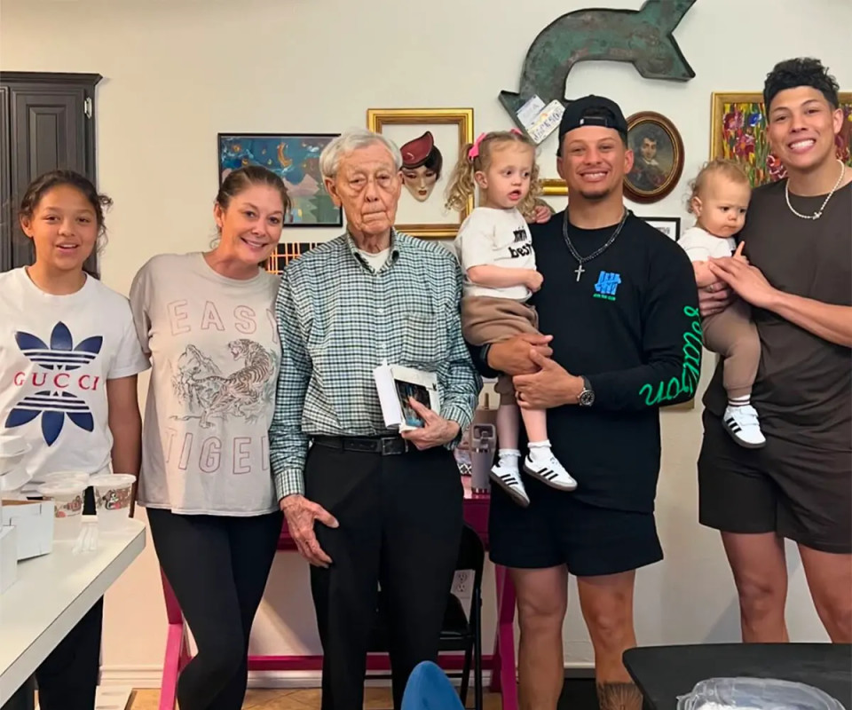 Patrick Mahomes Family In Mourning