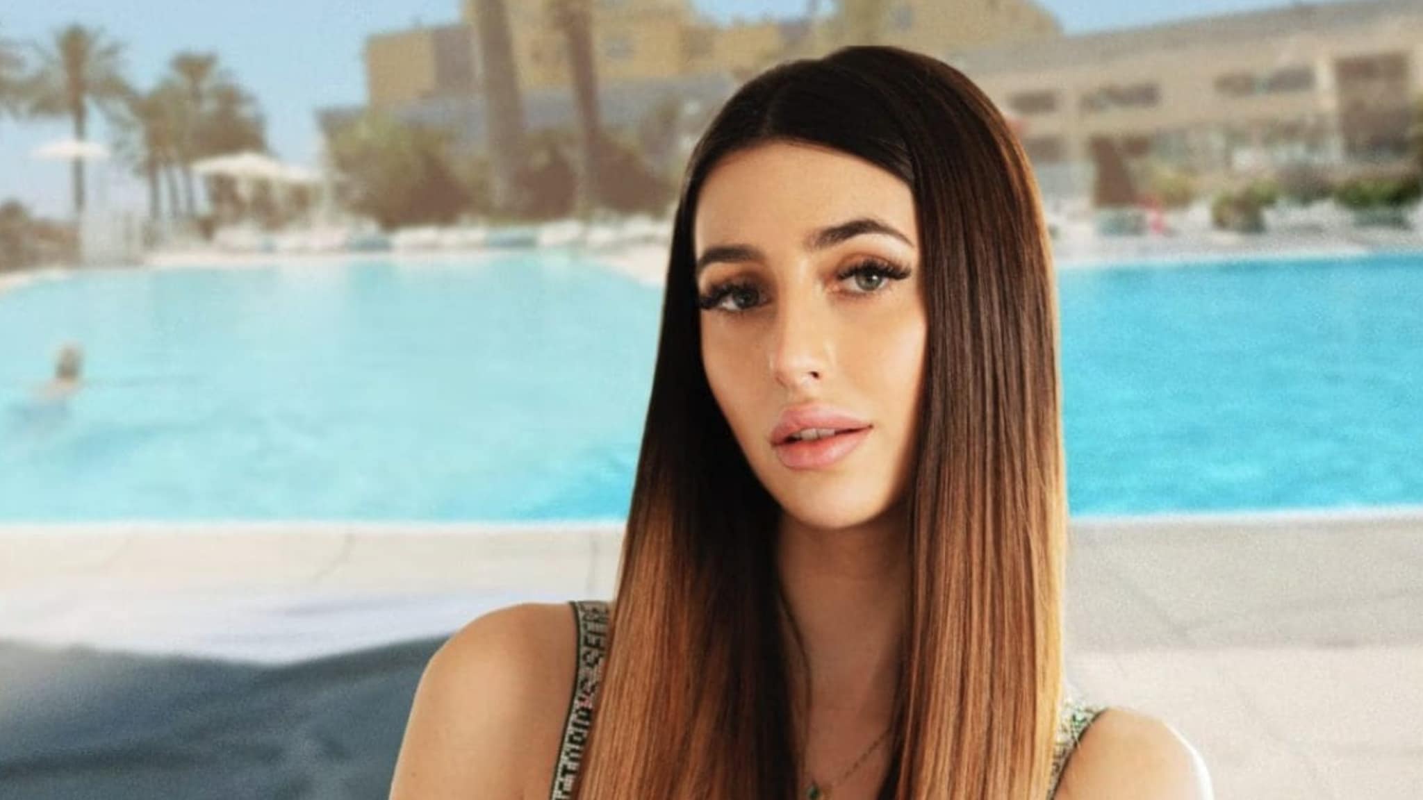 Michelle Comi: “Voglio tornare vergine, mi rifaccio la vagina tipo Barbie”