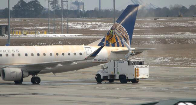 Runways reopen at Savannah Hilton Head International Airport